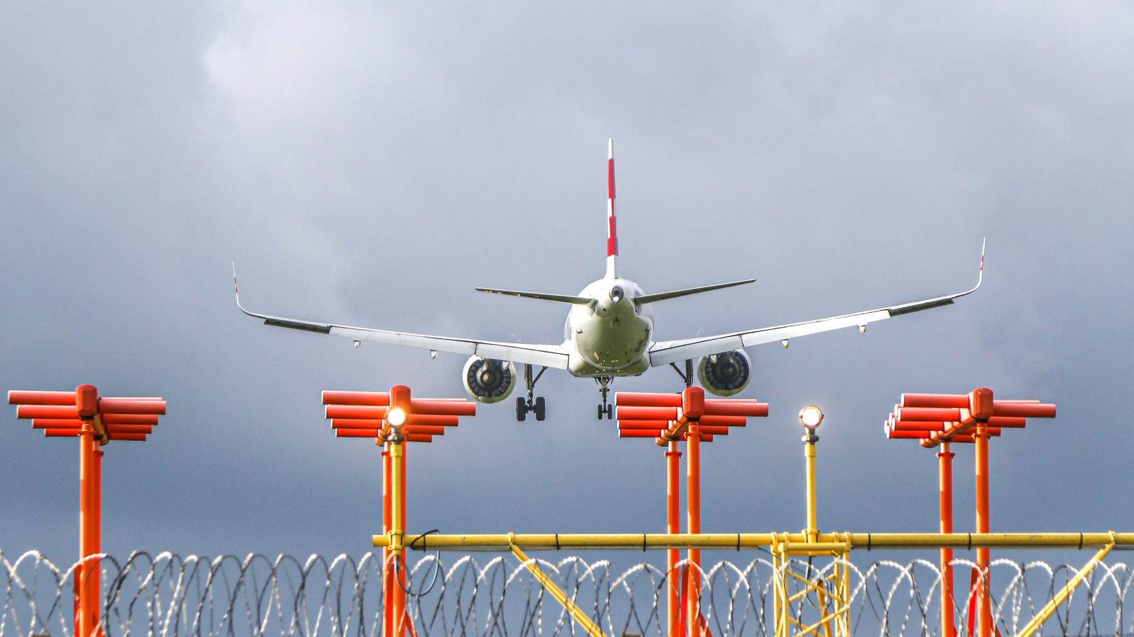 'Heathrow third runway is the wrong answer to the wrong question ...